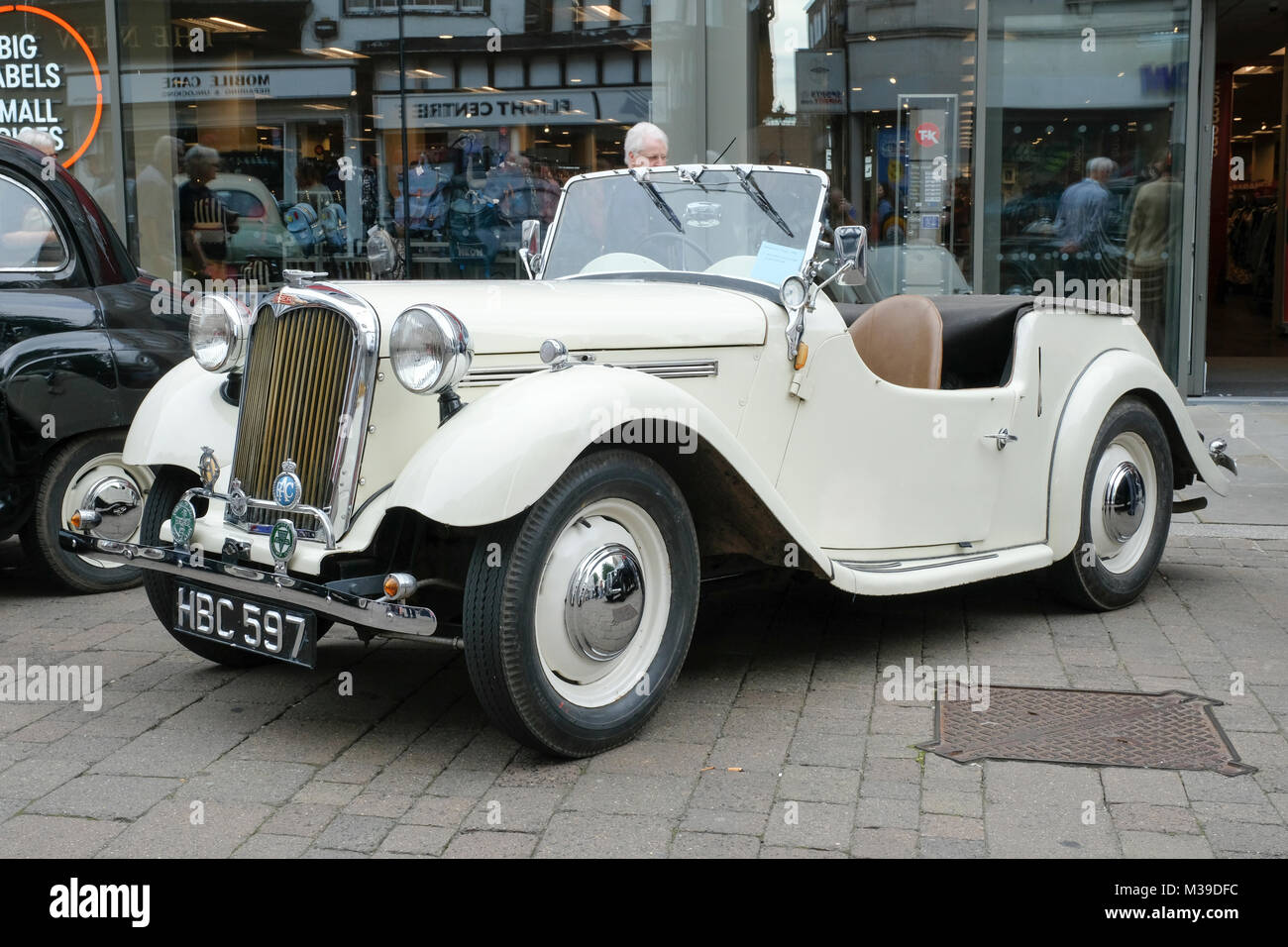 Singer roadster hi-res stock photography and images - Alamy
