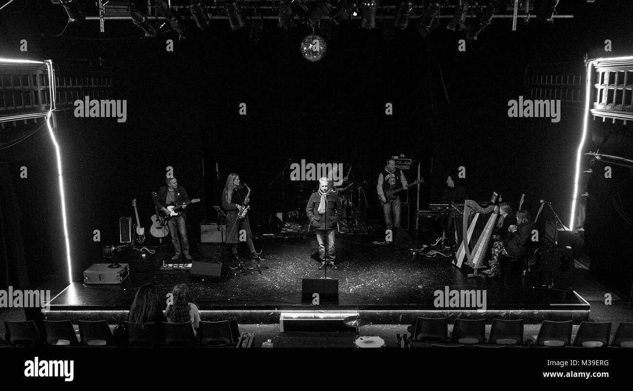 Ian Donaldson (80s band H20) back on stage after a long time to launch ...