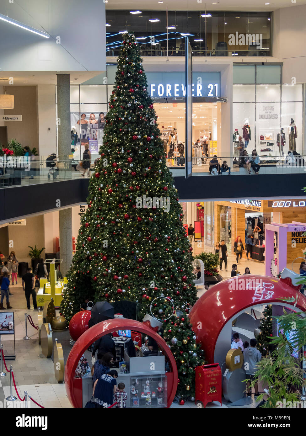 Christmas tree big indoor hi-res stock photography and images - Alamy