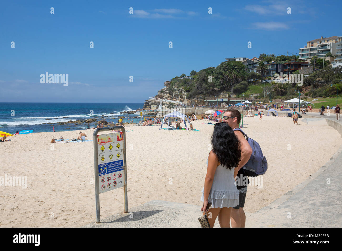 People relaxing on Bronte beach on a summers day, Sydney eastern ...