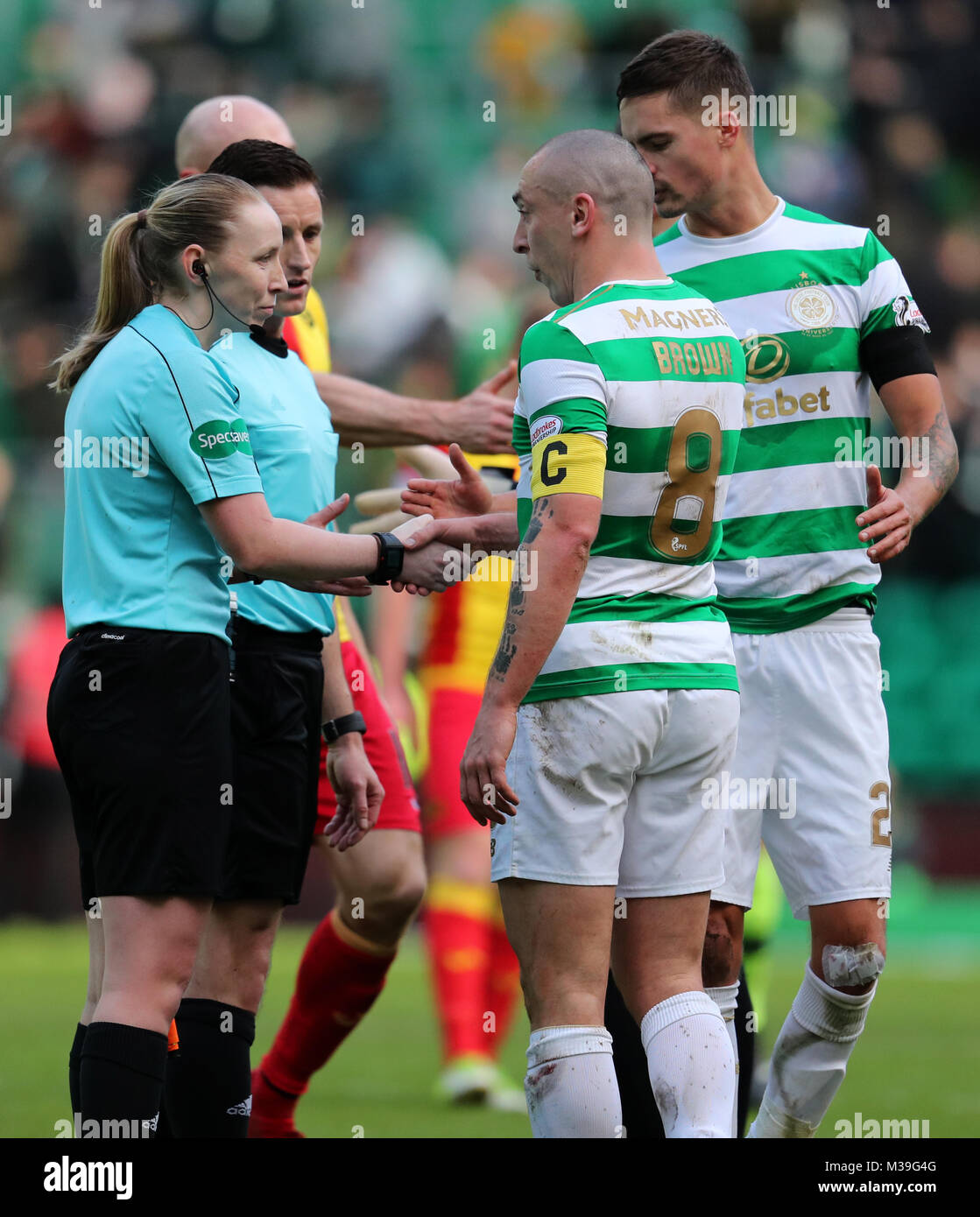 Assistant referee kylie cockburn hi-res stock photography and images ...