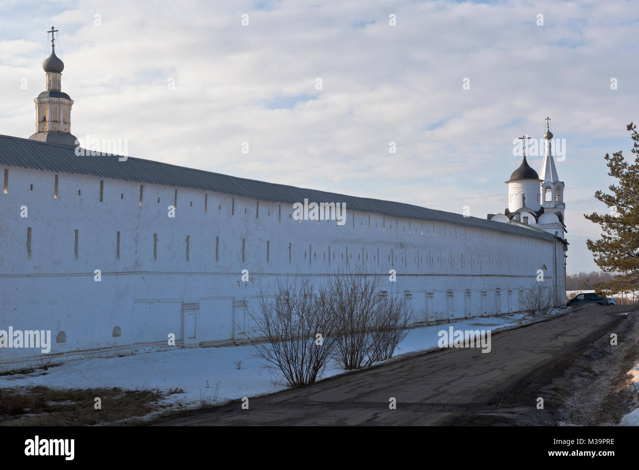 Wall medieval embrasures hi-res stock photography and images - Alamy