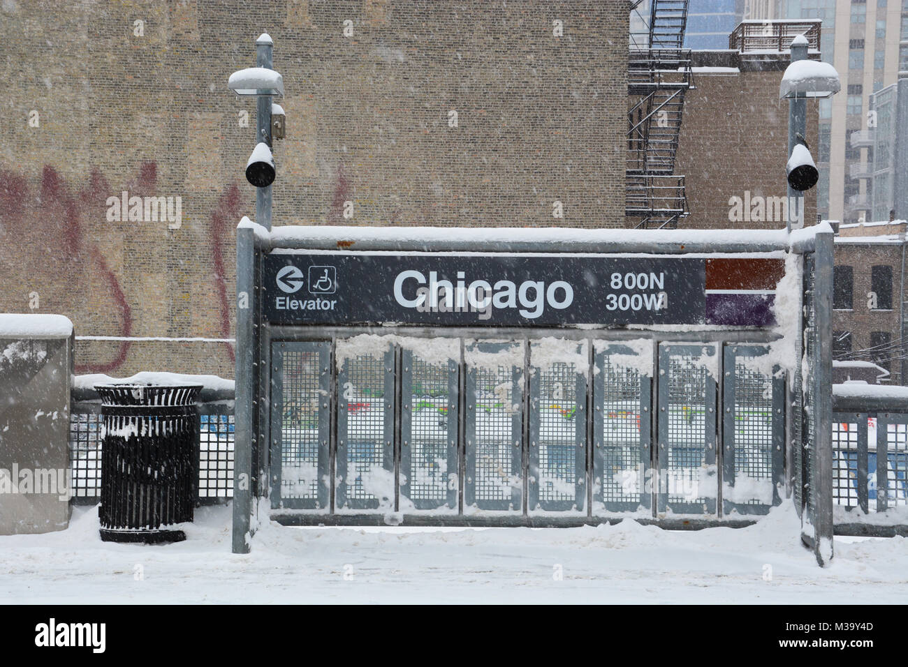 Chicago metro sign hi-res stock photography and images - Alamy