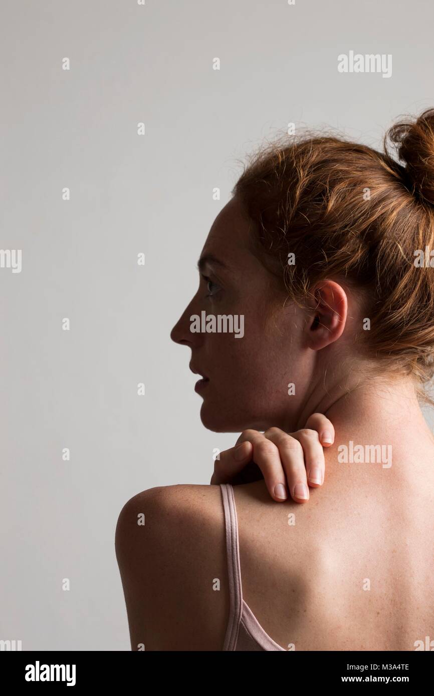 Female head in profile neck hi-res stock photography and images - Alamy