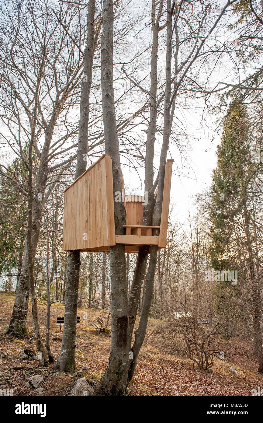 Treehouse hideaway hi-res stock photography and images - Alamy
