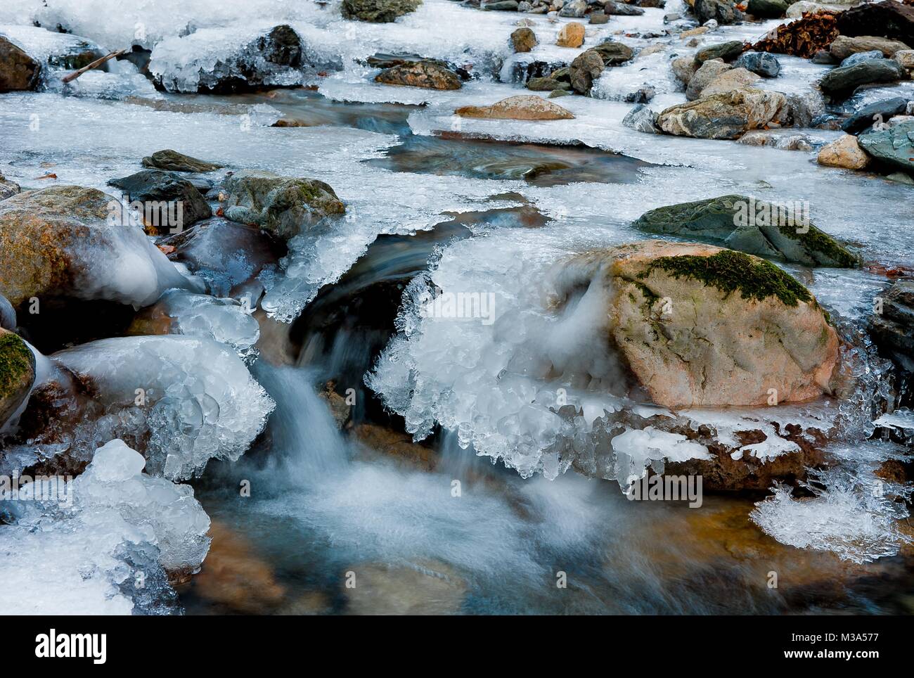 River ice forms hi-res stock photography and images - Alamy