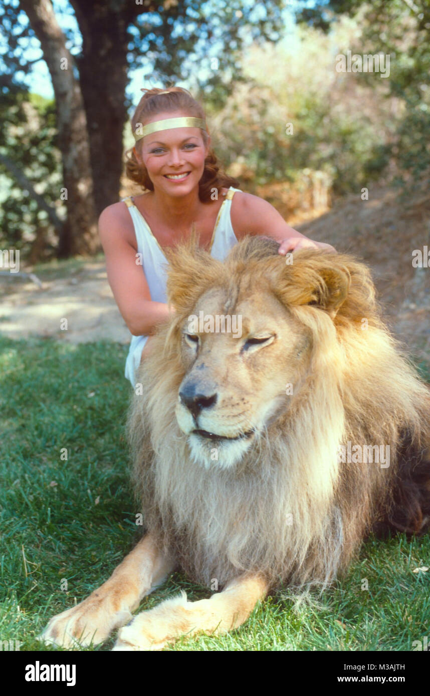 LOS ANGELES, CA - OCTOBER 2: (EXCLUSIVE COVERAGE) Actress Lynne Topping ...