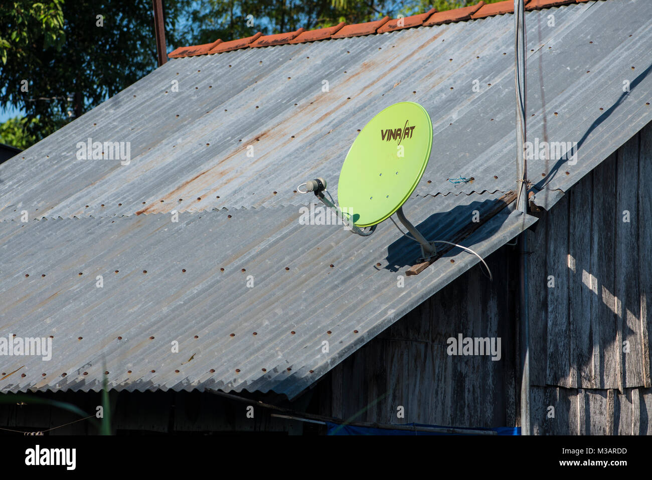 Satellite on tin roof hi-res stock photography and images - Alamy