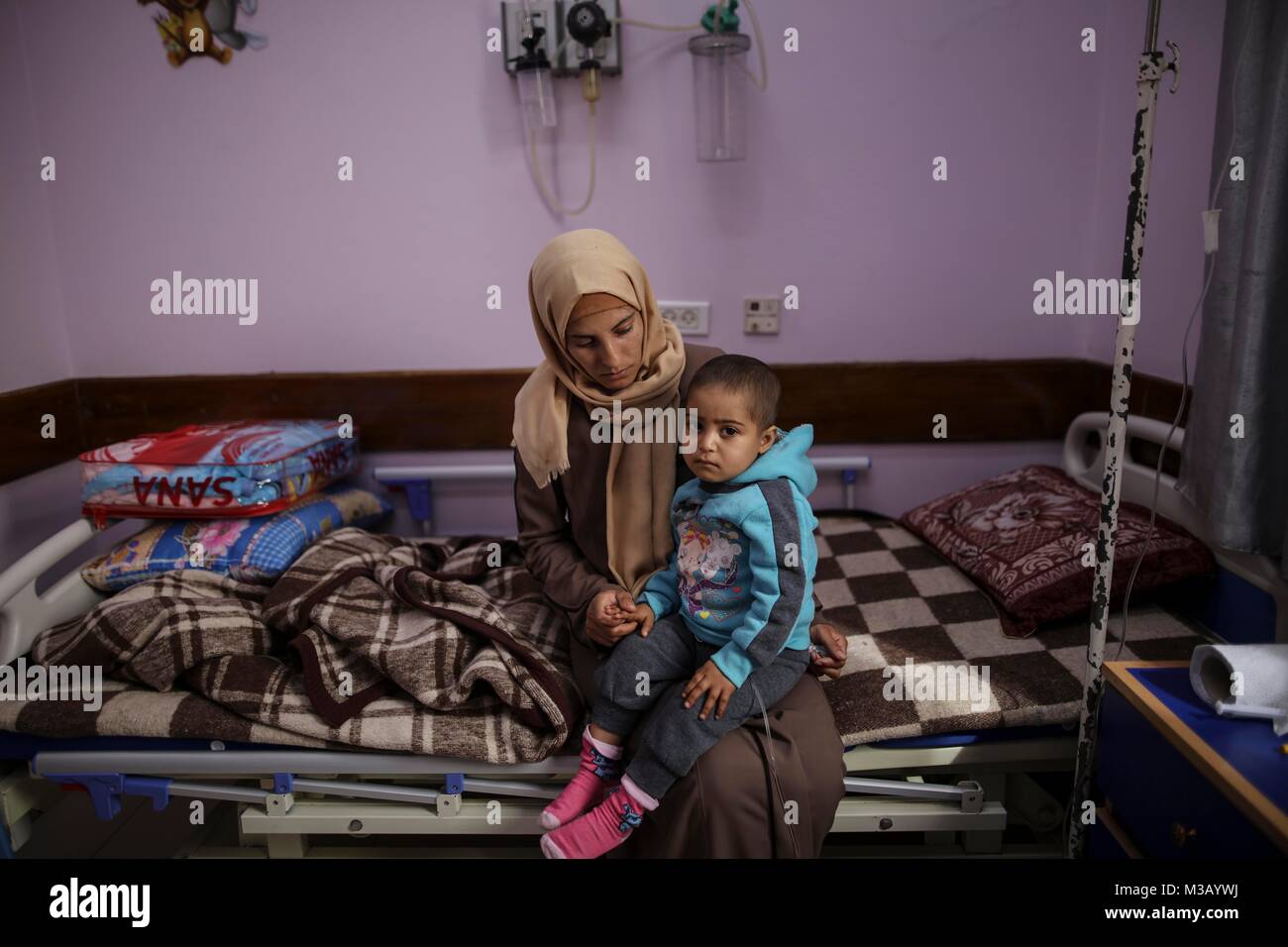 Palestinian mother children hi-res stock photography and images - Alamy