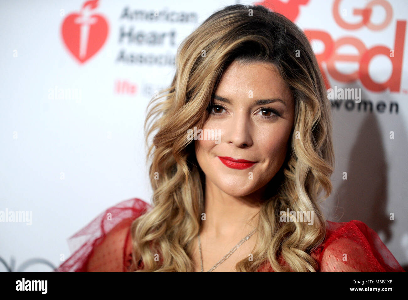 Elizabeth Helbig's Instagram, Twitter & Facebook on IDCrawl