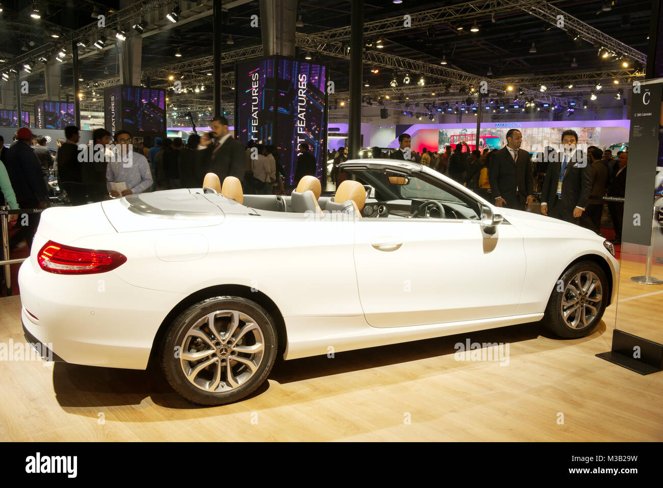 White mercedes convertible car hi-res stock photography and images - Alamy