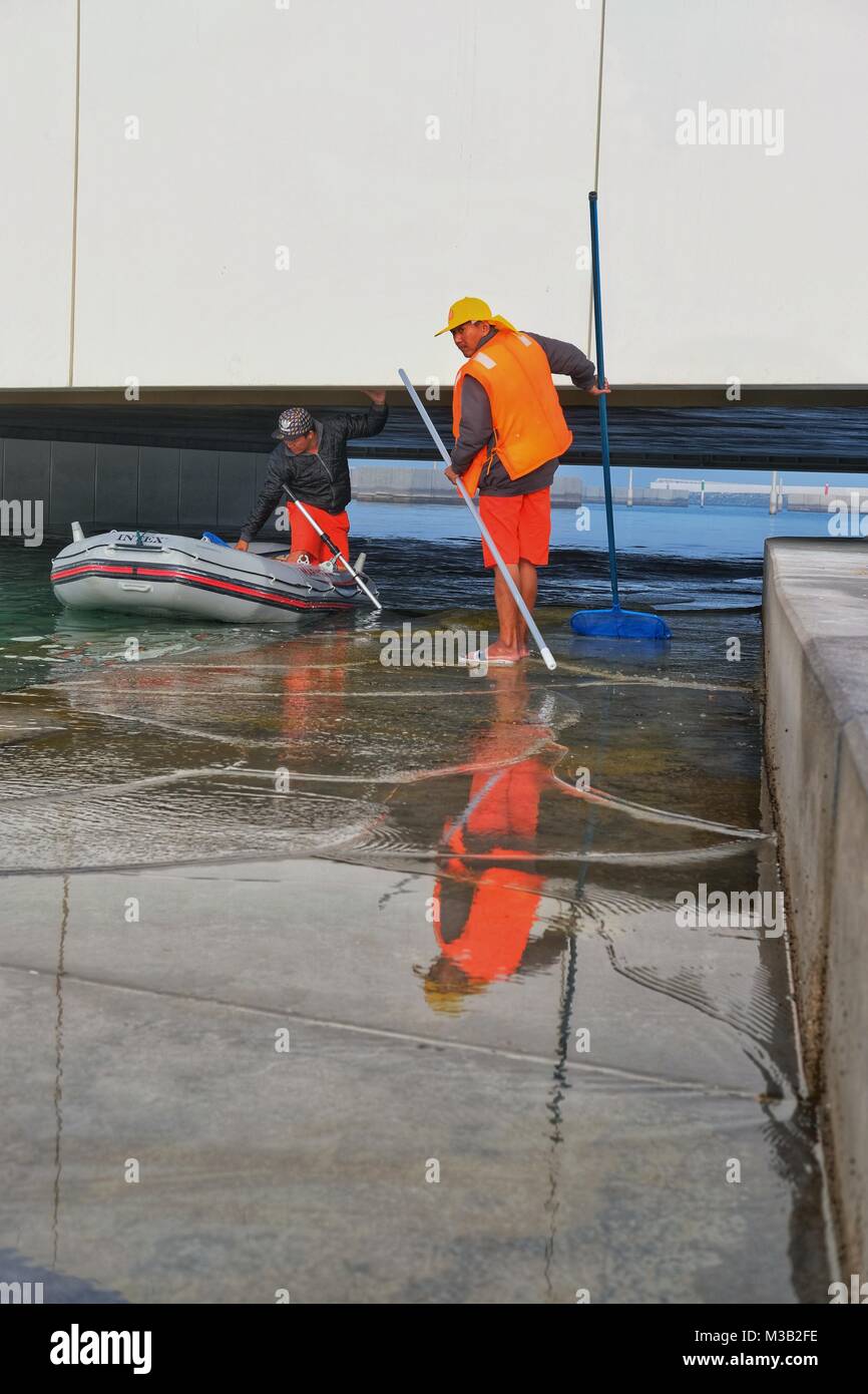Waste pickers hi-res stock photography and images - Alamy
