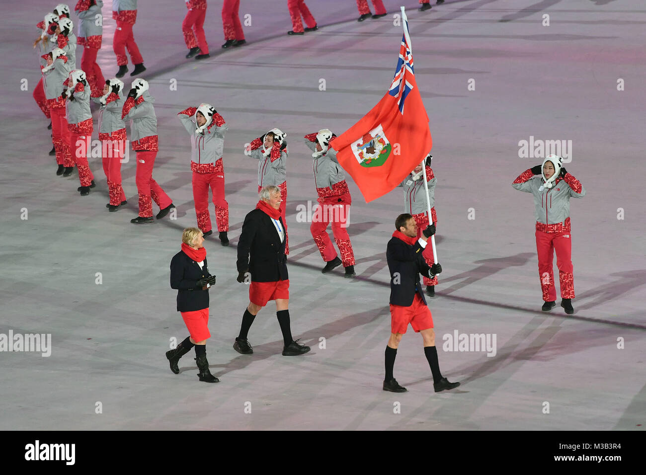 Einmarsch der Sportler von Bermuda, BER, with Fahnentraeger Murphy ...