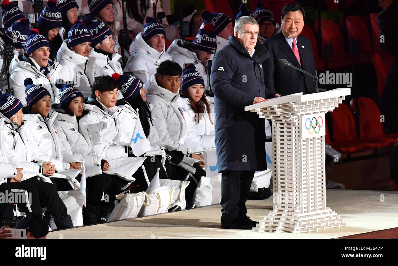 Pyeongchang, South Korea. 9th Feb, 2018. Thomas Bach (l), the German ...