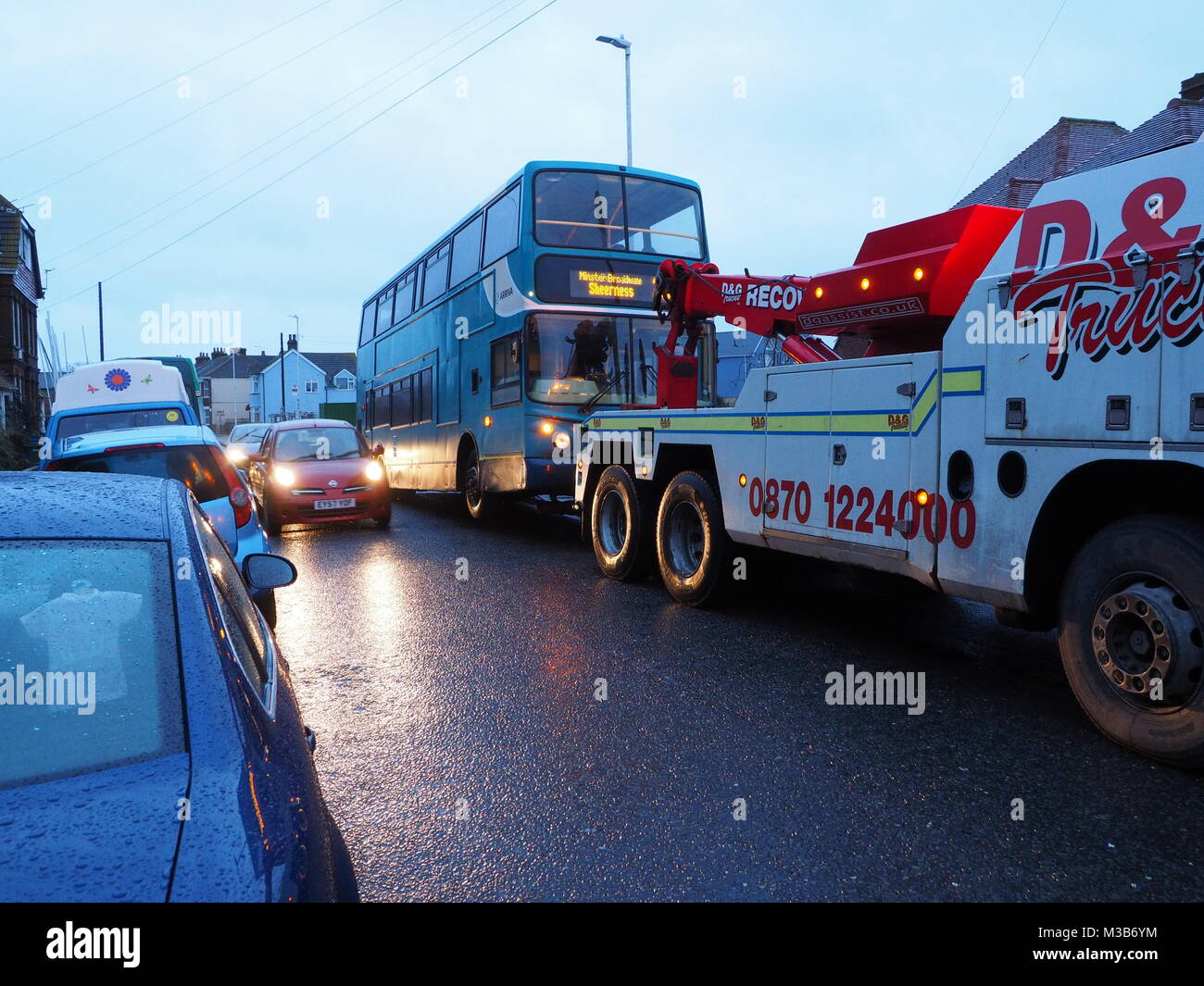 Bus being towed hi-res stock photography and images - Alamy
