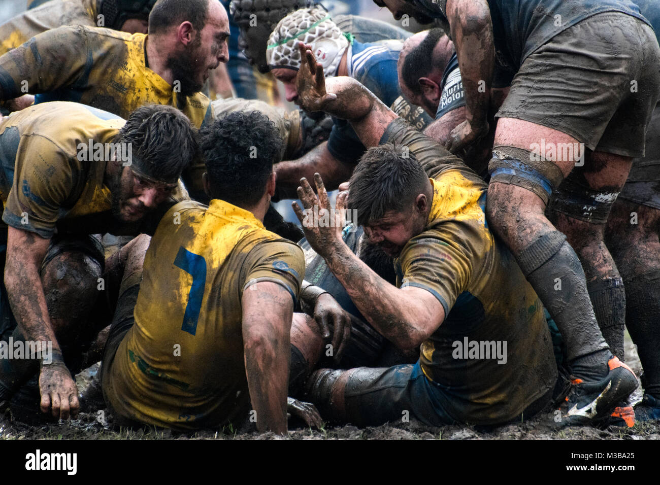 Oviedo, Spain. 10th February 2018. Players in action on the mud during ...