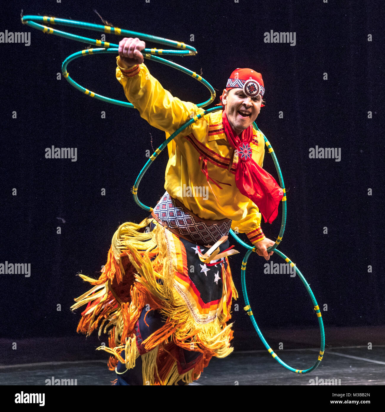 Native american indians dancing hi-res stock photography and images - Alamy