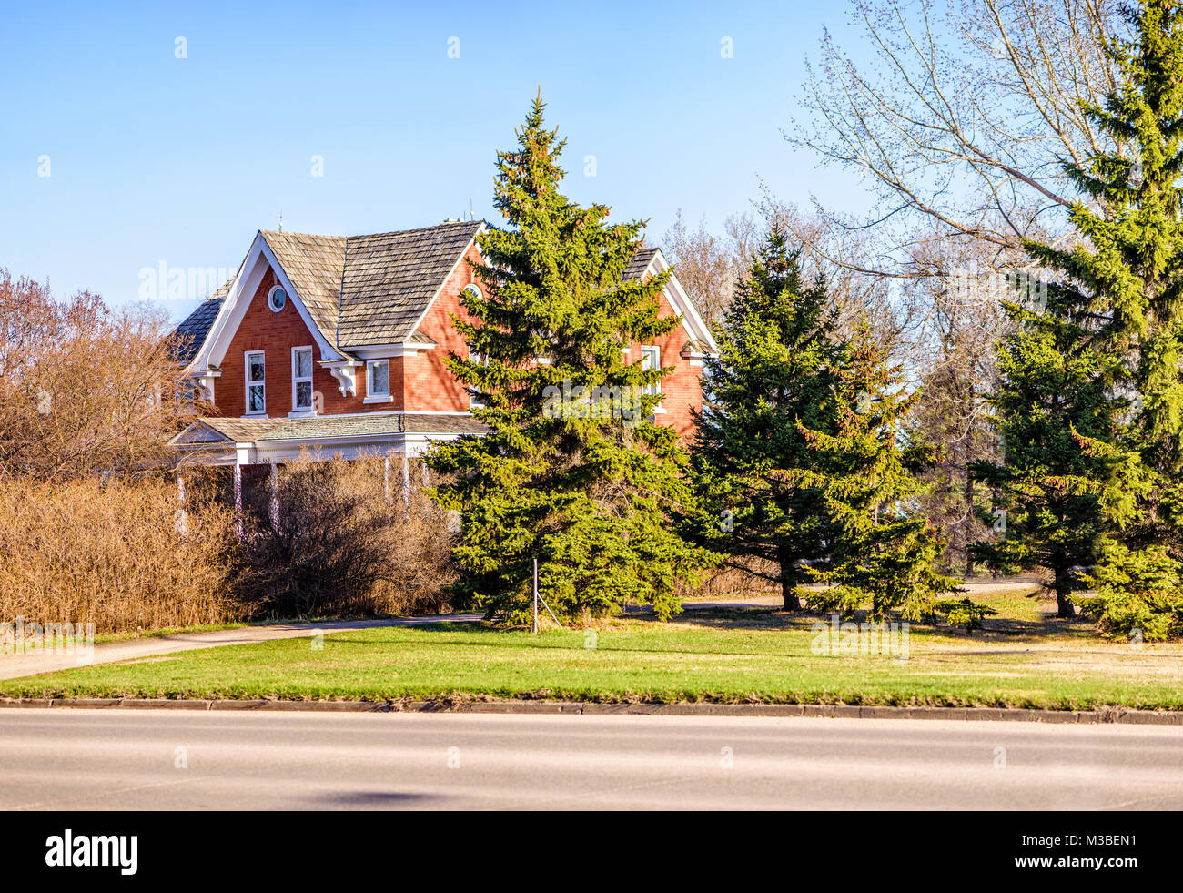Typical American private home for a family in a metropolitan suburb ...