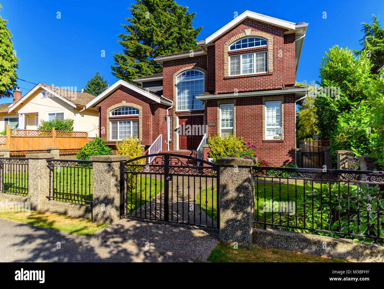 Typical american suburb residential hi-res stock photography and images ...