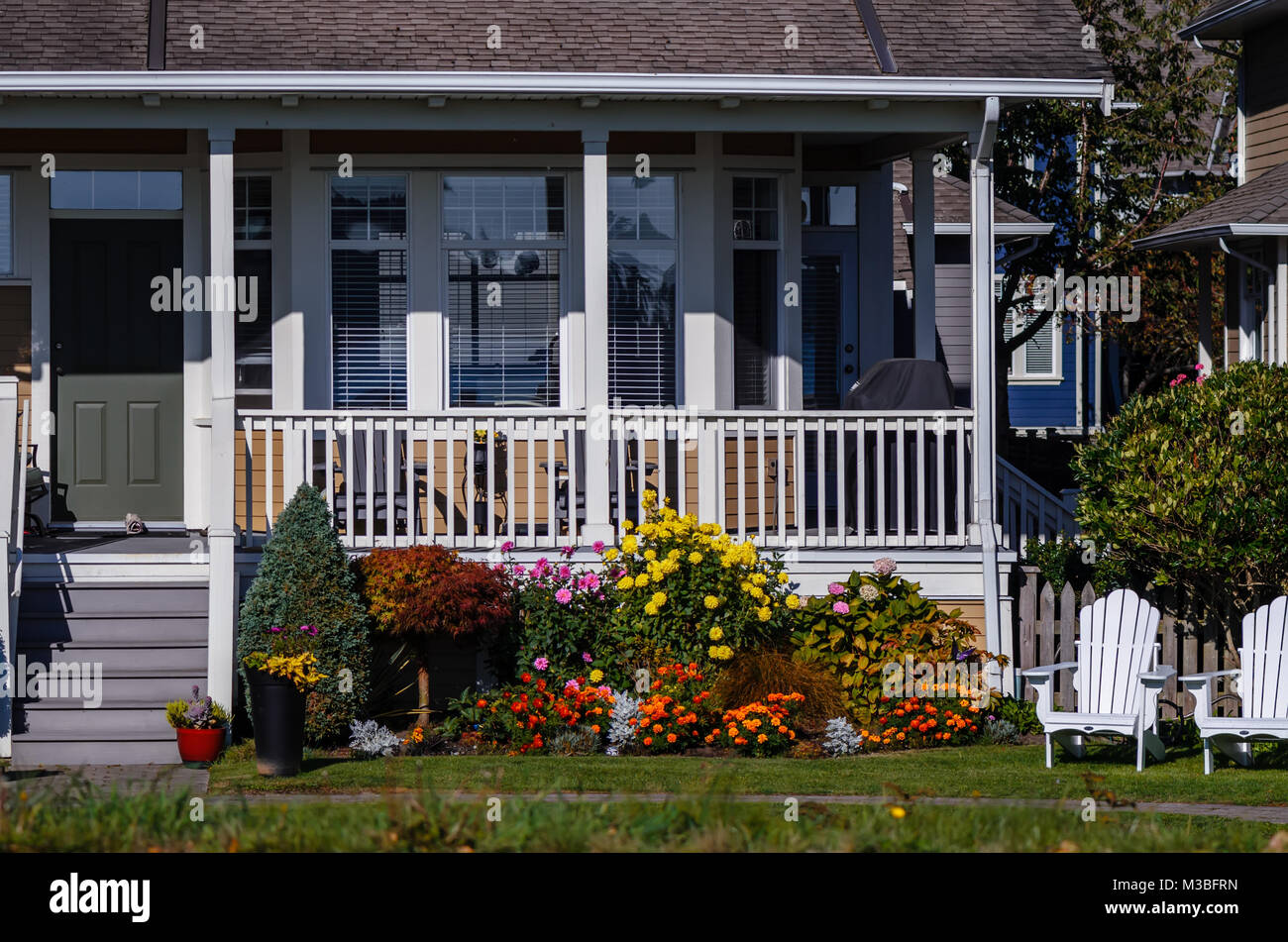 Typical American private home for a family in a metropolitan suburb ...