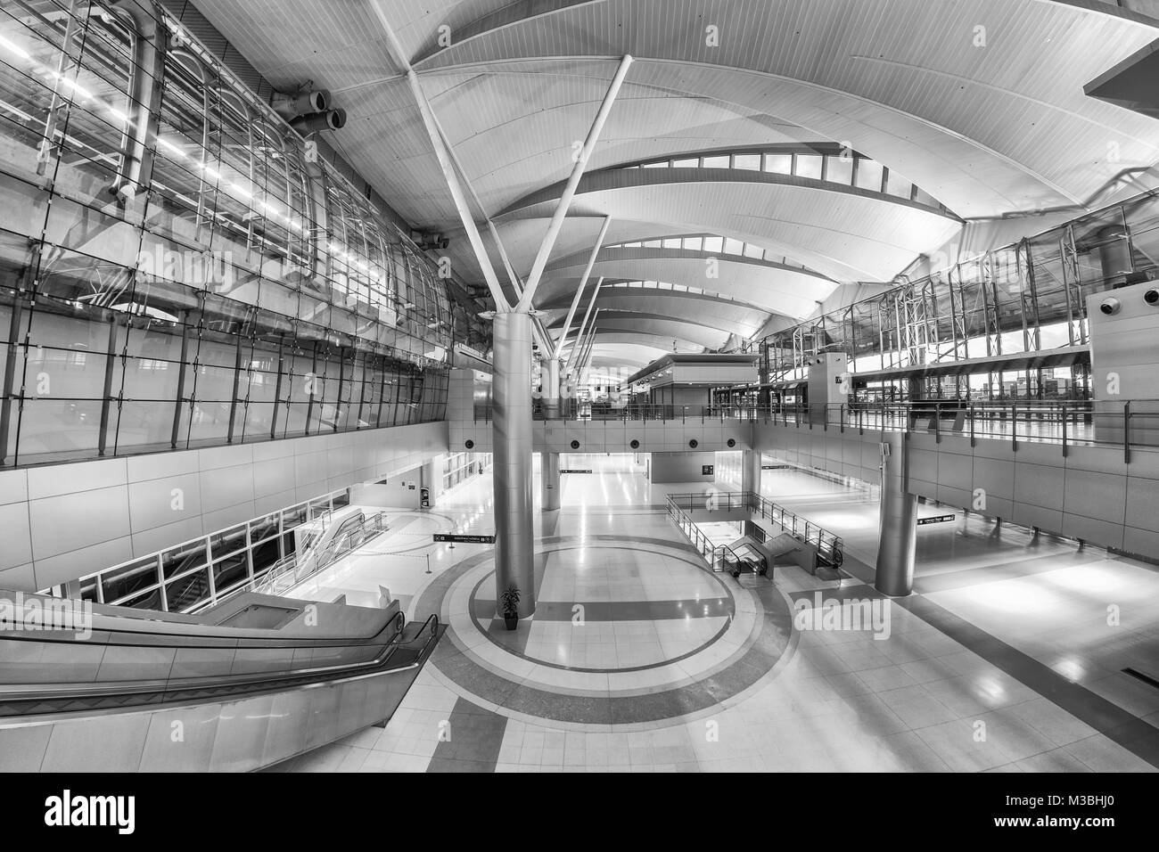an empty train station Stock Photo - Alamy
