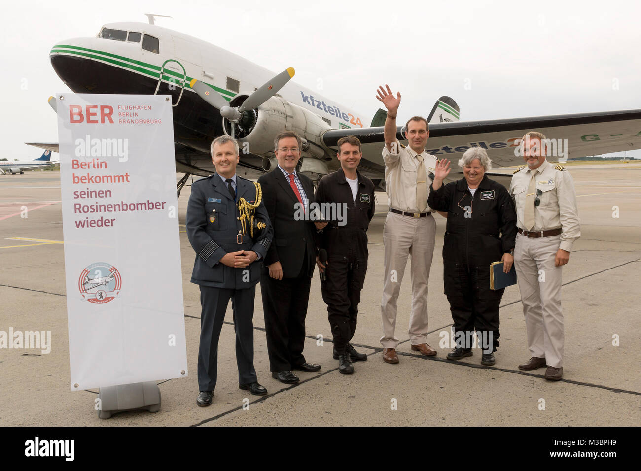 Oberst Smith,?,Jon Corley (Pilot), Frank Hellberg (Commander), Kath ...