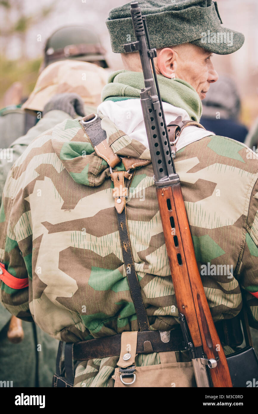 Automatic rifleman hi-res stock photography and images - Alamy