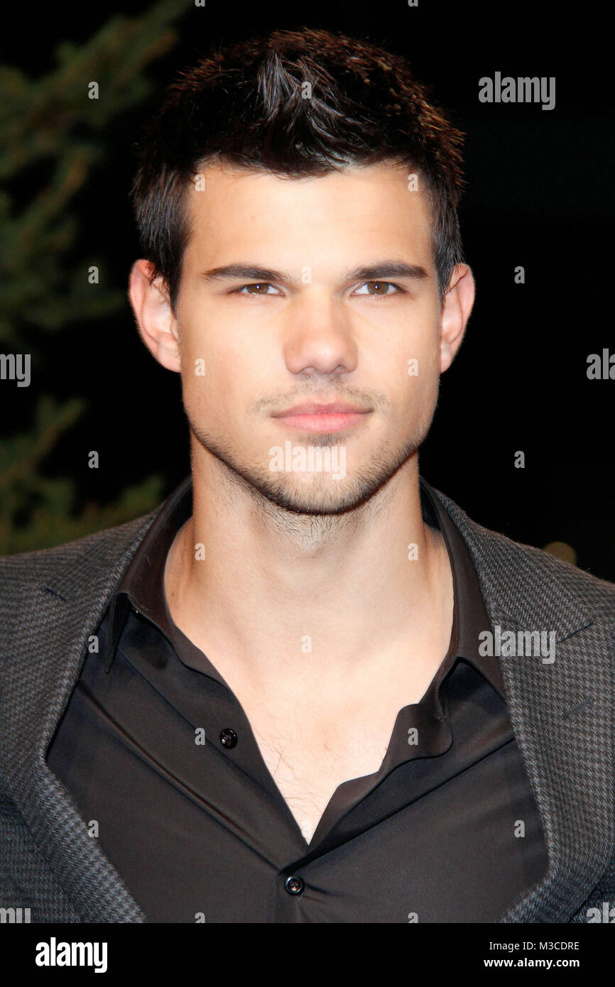 Taylor lautner breaking dawn hi-res stock photography and images - Alamy