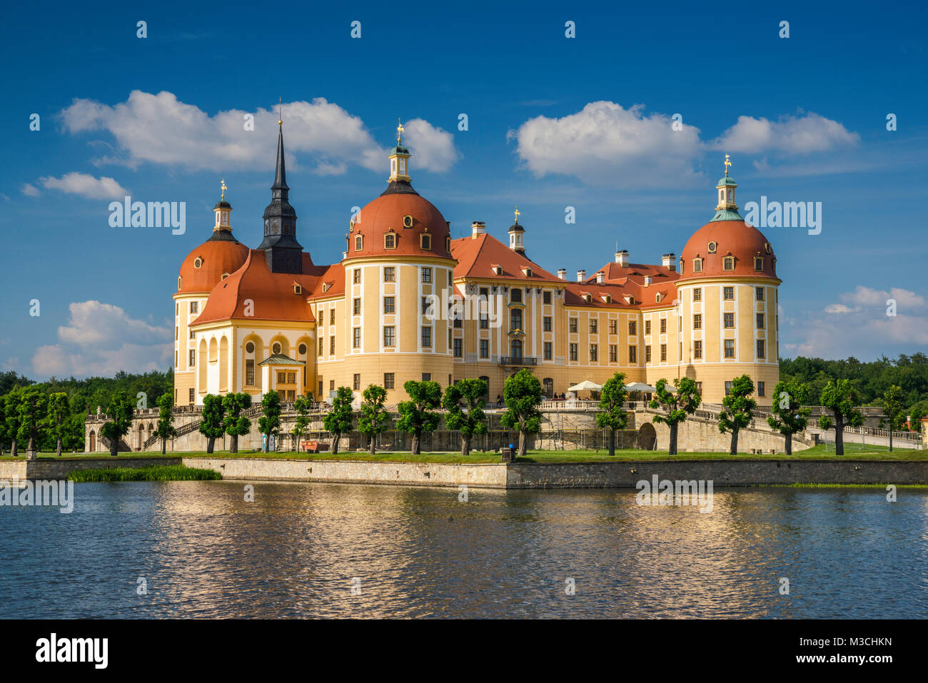 Schloss Moritzburg, Baroque castle on artificial island on lake ...