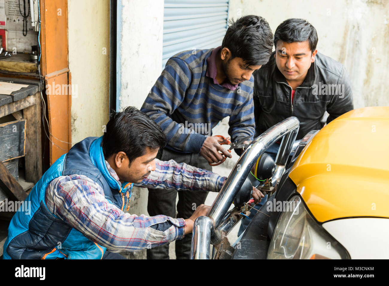 Indian cycle repair hi-res stock photography and images - Alamy