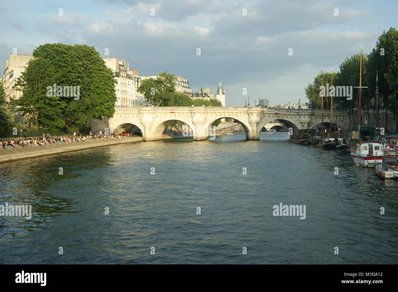 the bridges of Paris from the River Seine Stock Photo - Alamy