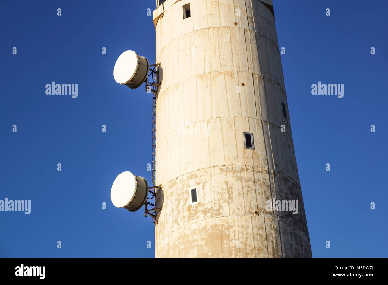 Parabolic microwave antenna hi-res stock photography and images - Alamy