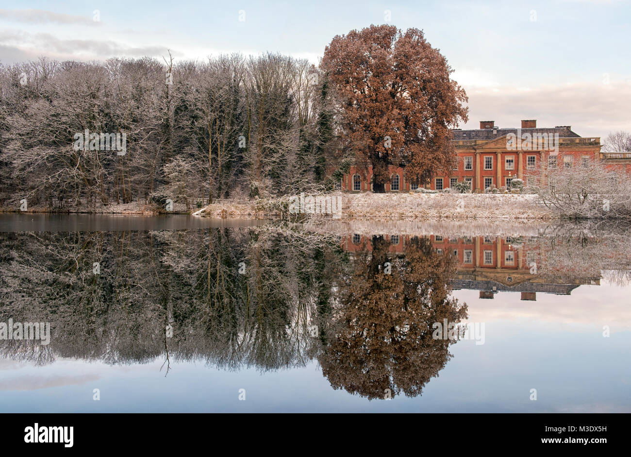 Snow at Colwick Country Park, looking towards Colwick Hall Hotel in ...
