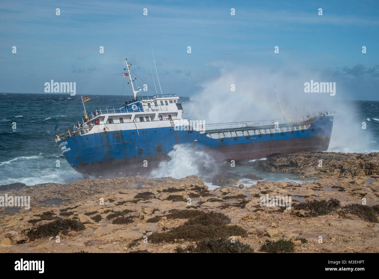Ship grounding hi-res stock photography and images - Alamy
