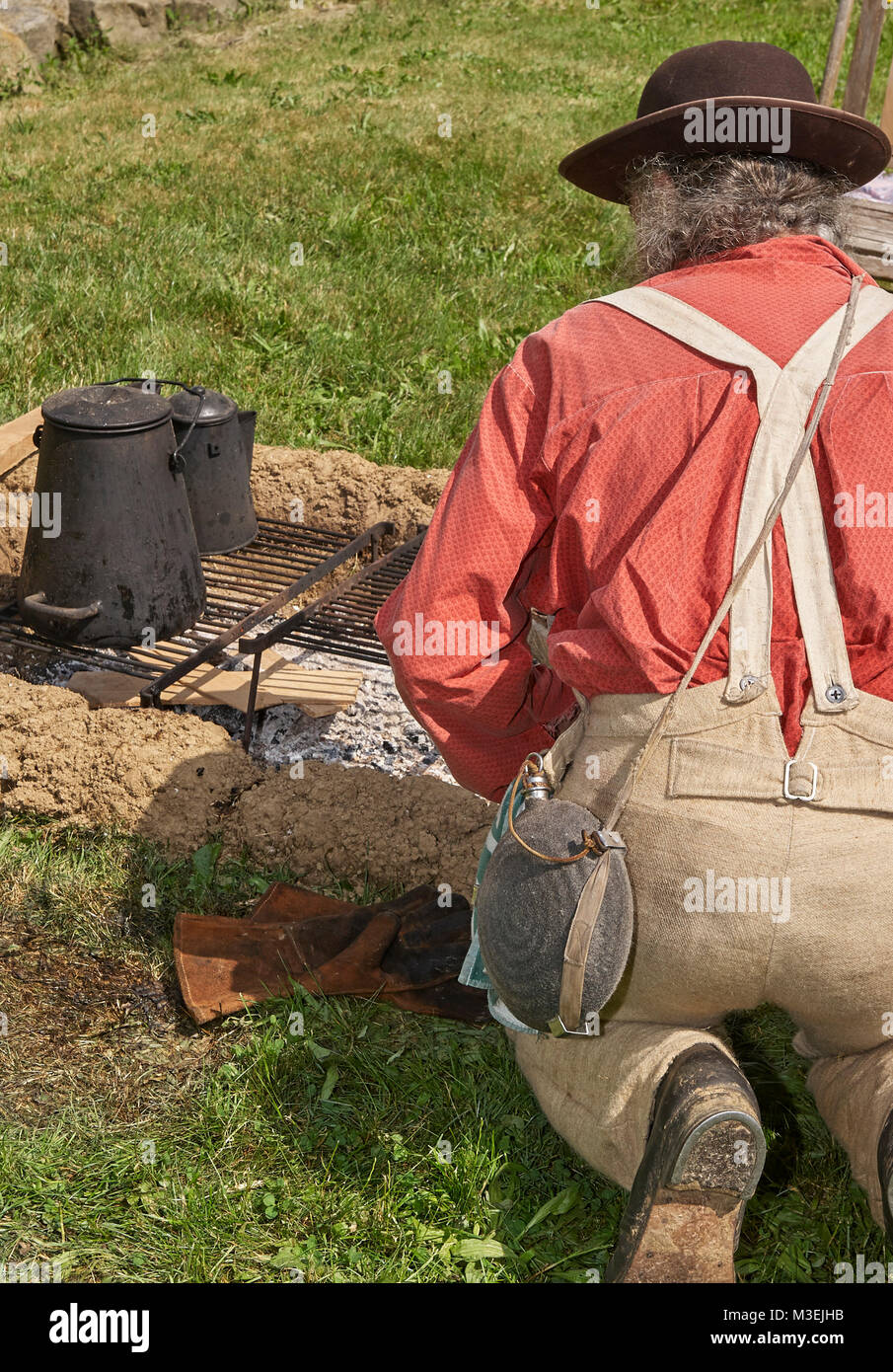 American Civil War Military bivouac and camp life re-enactment Stock ...