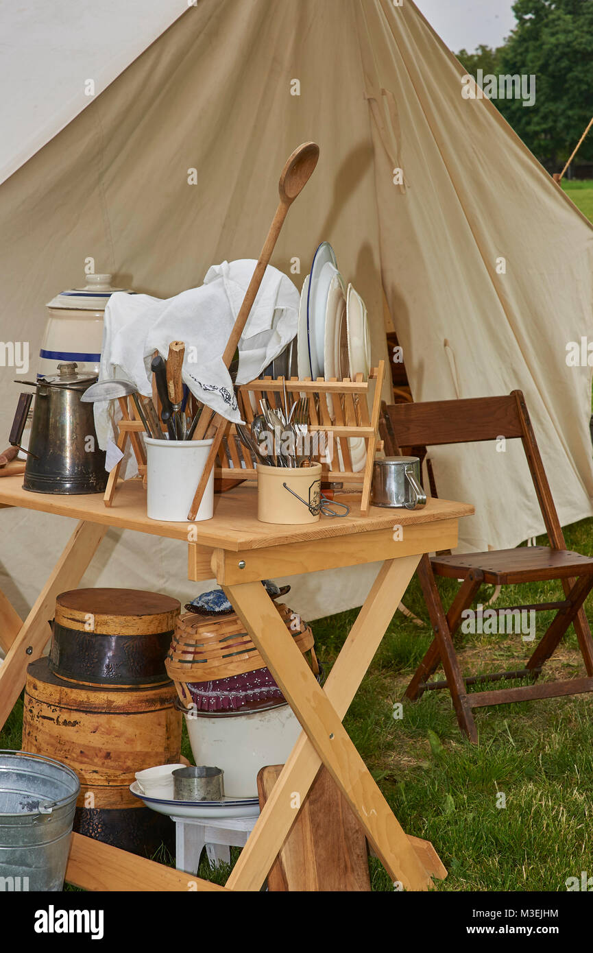 American Civil War Military bivouac and camp life re-enactment Stock ...
