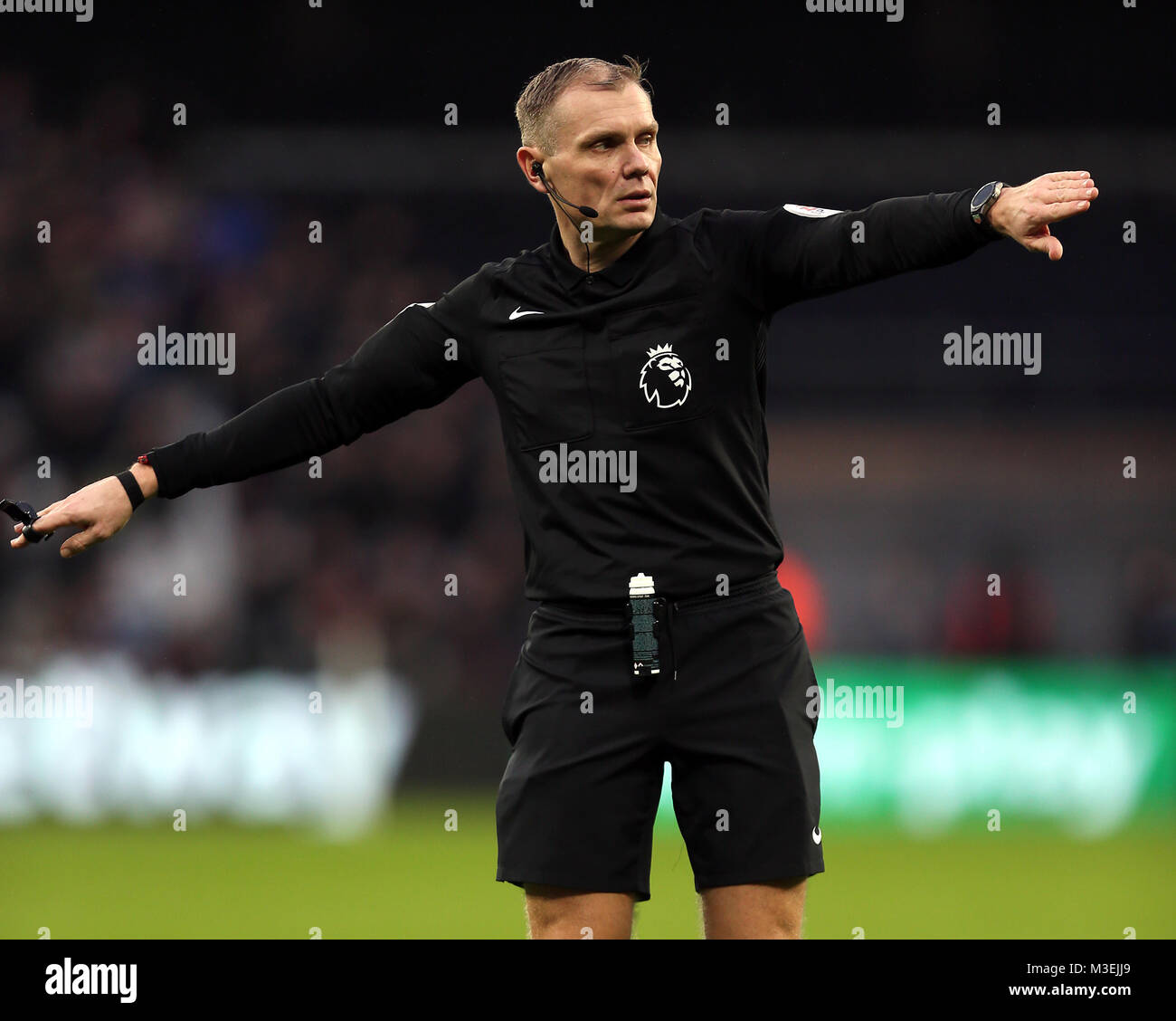 Ref Graham Scott during the Premier League match at London Stadium ...