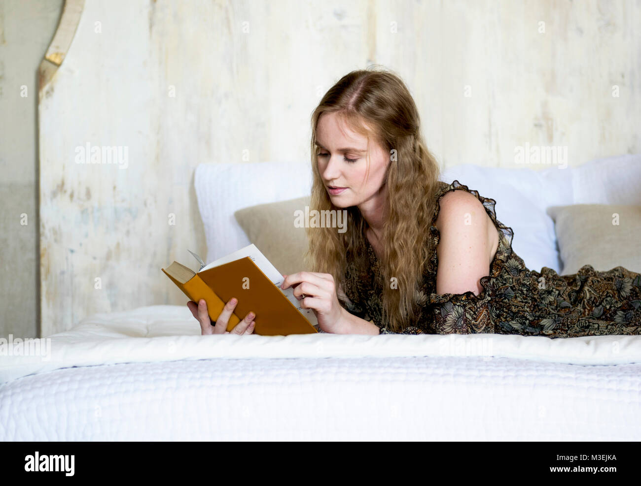 Beautiful woman reading book on hi-res stock photography and images - Alamy