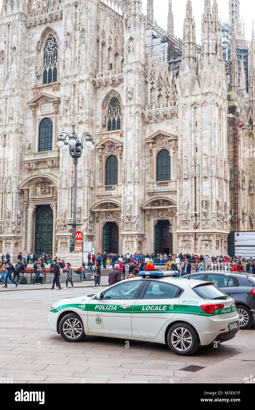 Alfa romeo italian police car hi-res stock photography and images - Alamy