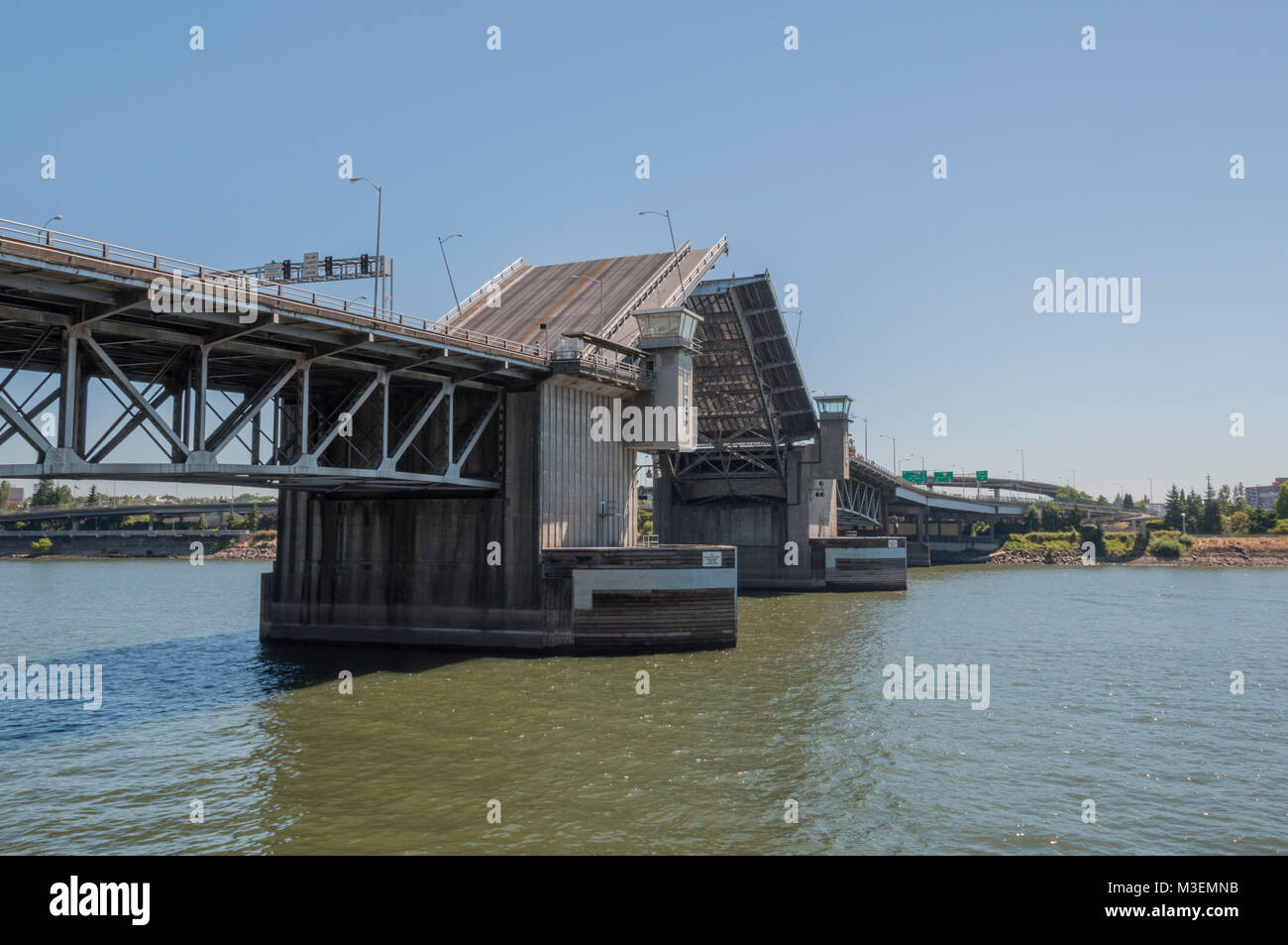 Willamette river crossing hi-res stock photography and images - Alamy