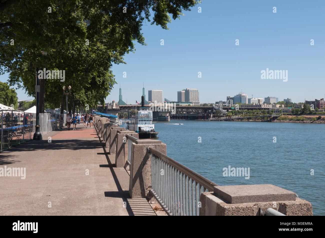 Portland oregon waterfront park hi-res stock photography and images - Alamy