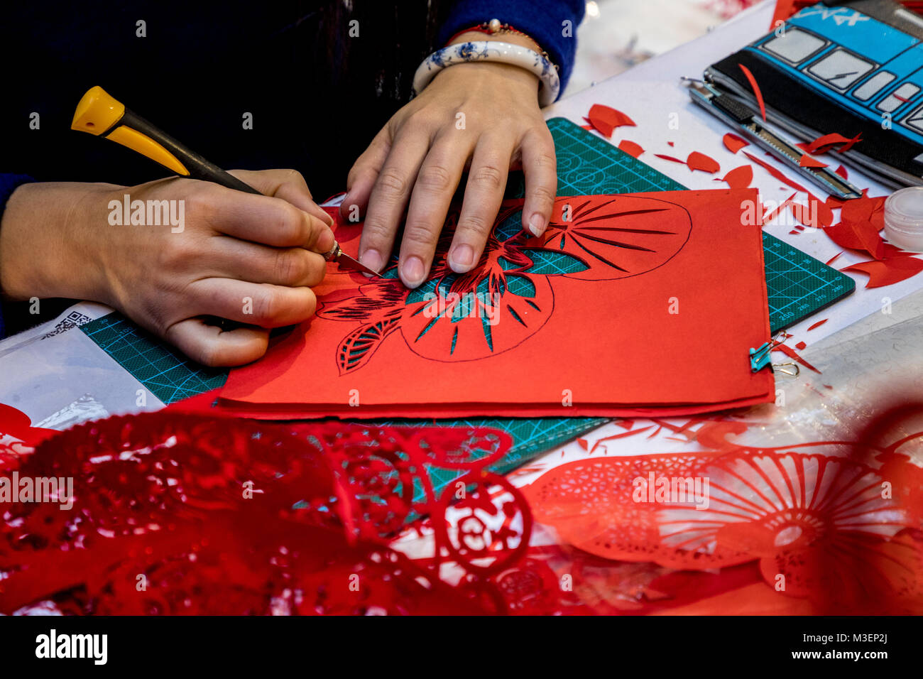 Traditional chinese paper cut art High Resolution Stock Photography and ...