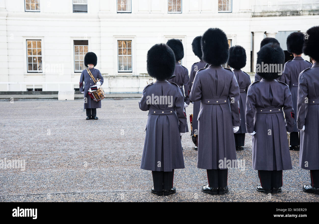 England royal guard british army uniform hi-res stock photography and ...