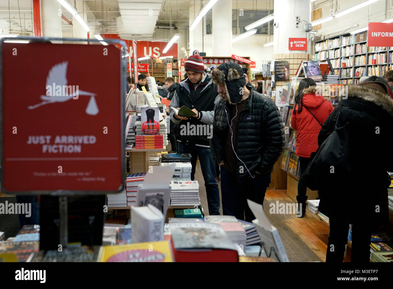 customers inside of Strand Books bookstore.Manhattan.New York City.USA ...