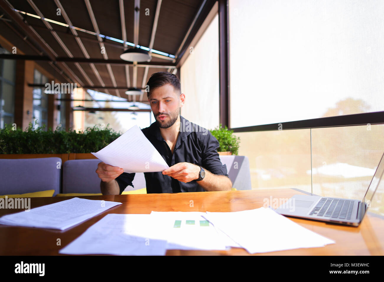 Desk clutter papers hi-res stock photography and images - Alamy