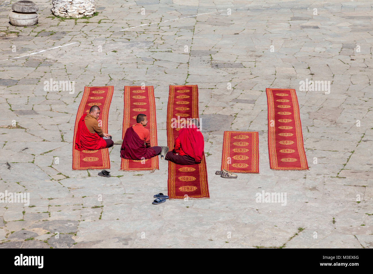 Buddhist monks monastery hi-res stock photography and images - Alamy
