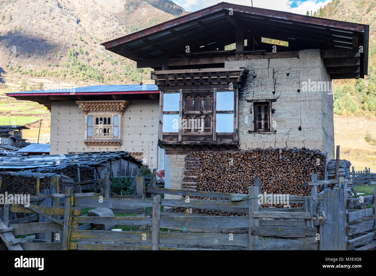 Phobjikha, Bhutan. Old Typical Middle-class Rural Farmhouse, Kikorthang ...