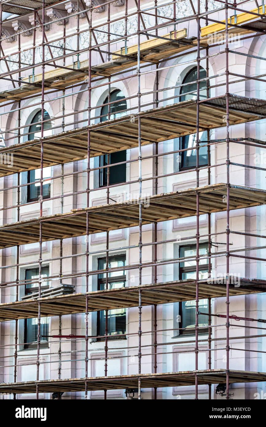 Scaffolding around building structure hi-res stock photography and ...