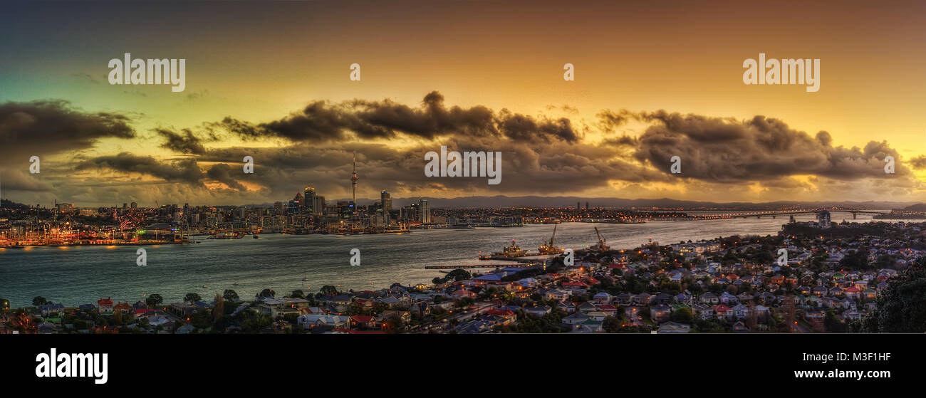 Auckland Skyline Sunset taken in 2015 Stock Photo - Alamy