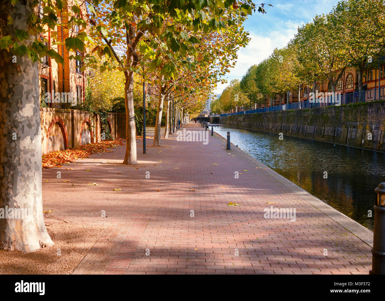 Wapping london docks hi-res stock photography and images - Alamy